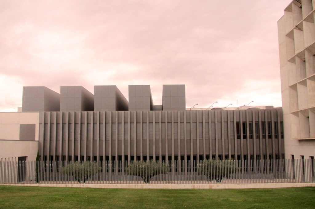 Nuevo edificio de la facultad de económicas de la UNAV - Naserges